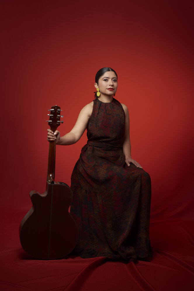 Nadia Larcher: "Mi disco Trinar me hace sentir libre" - Negras & blancas